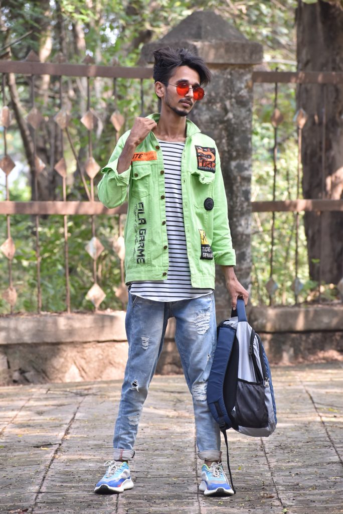 A boy with bag posing - PixaHive