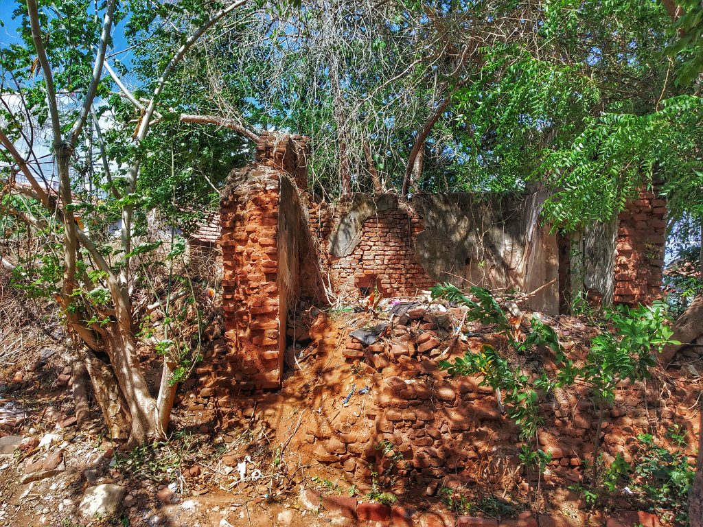 A broken house - PixaHive