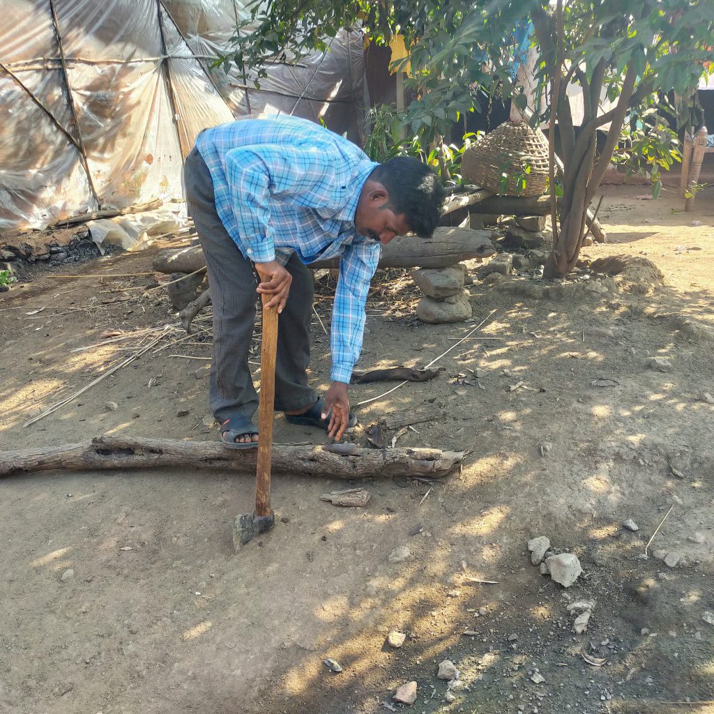 A farmer do their work with axe - PixaHive