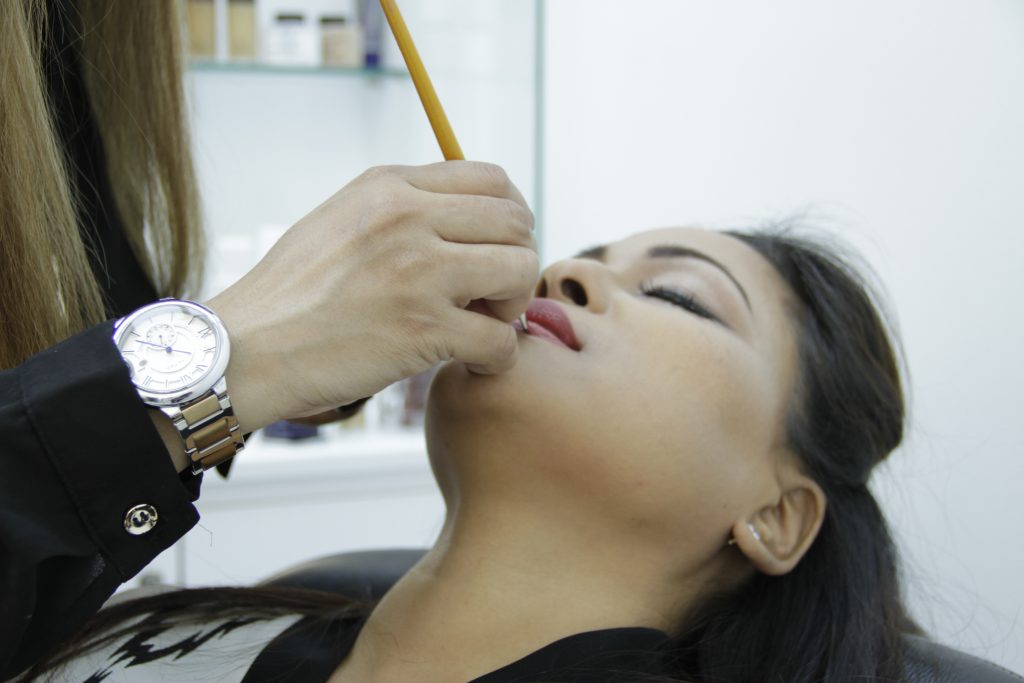 A girl in beauty parlour - PixaHive