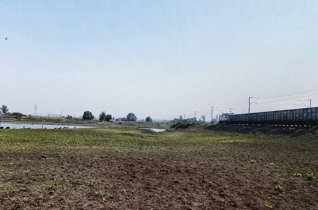 A land and train - PixaHive