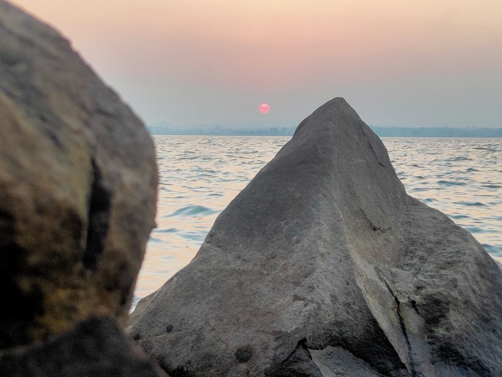 A sharp rock on a beach - PixaHive