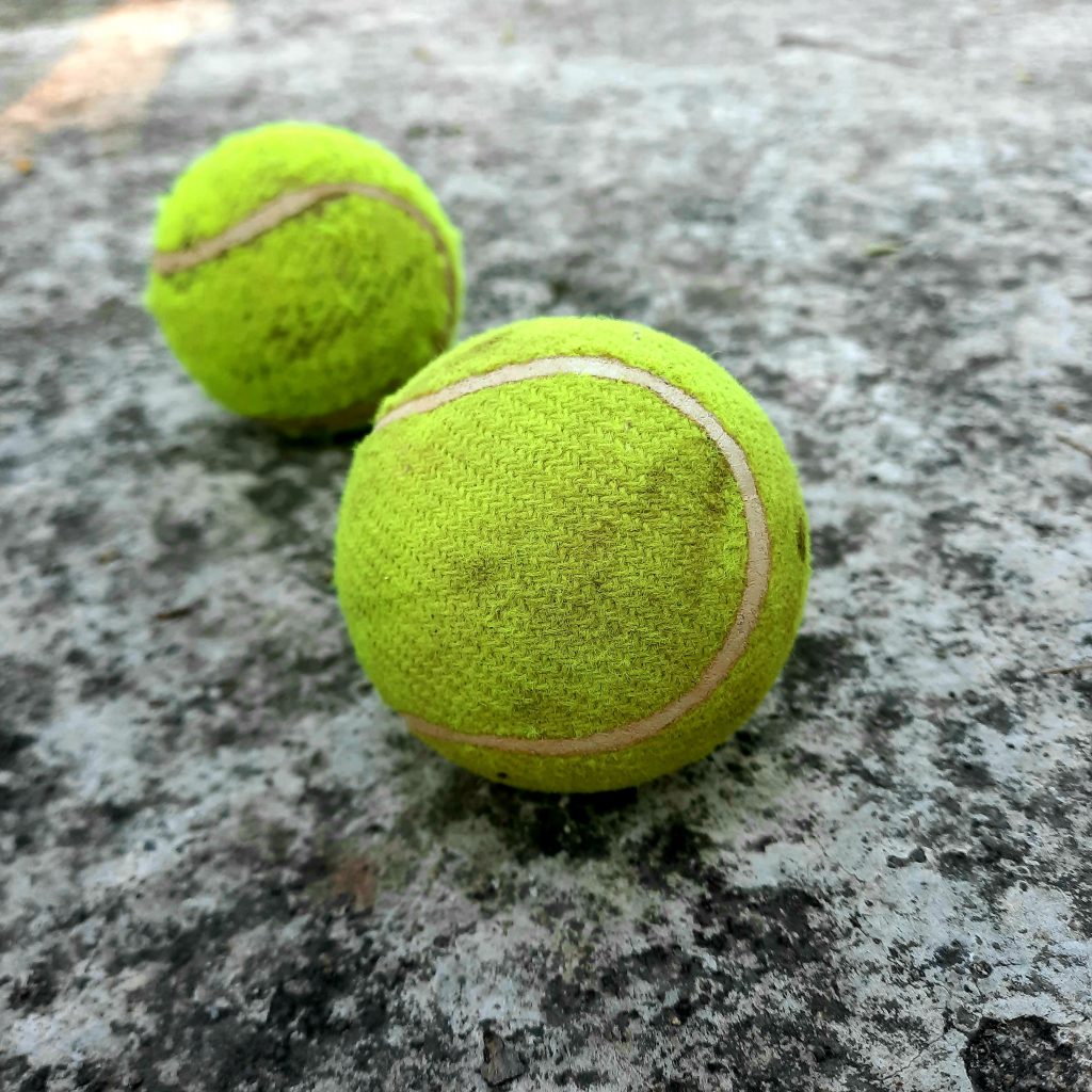 A tennis balls - PixaHive