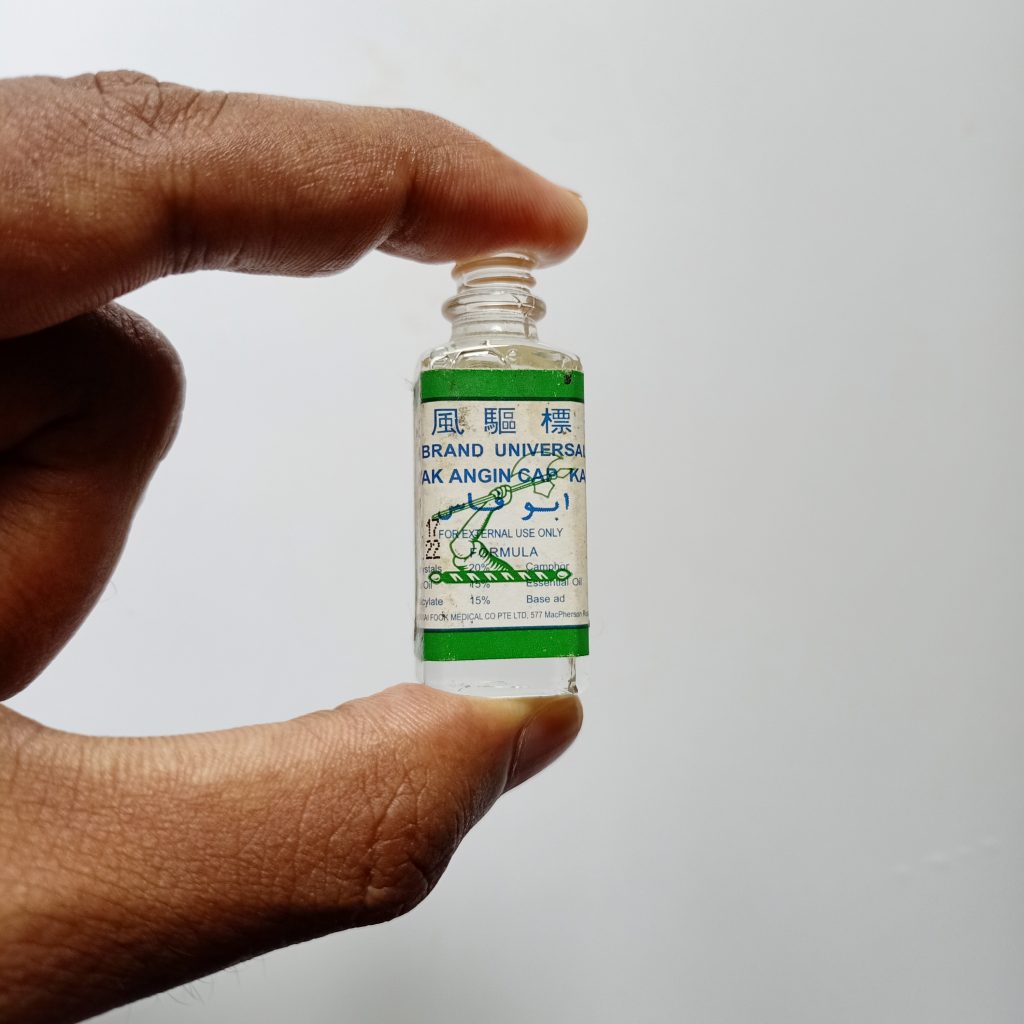 Axeoil in hand - PixaHive