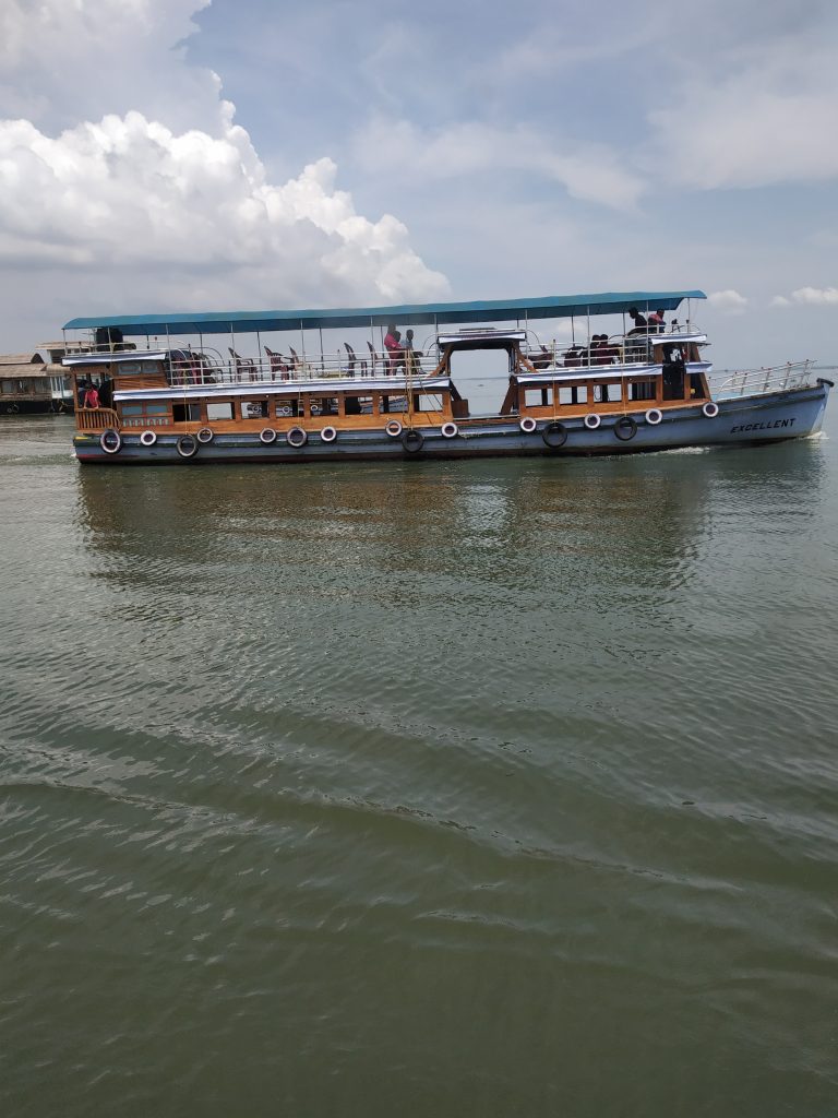 A ferry boat in Azhapuzha - PixaHive