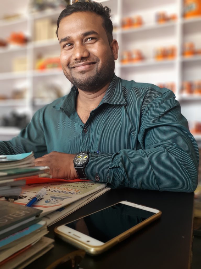 A happy shopkeeper - PixaHive