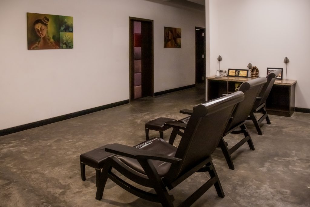 Chairs in a room - PixaHive