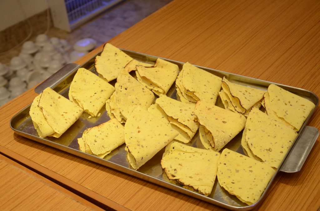 Chips in a plate - PixaHive