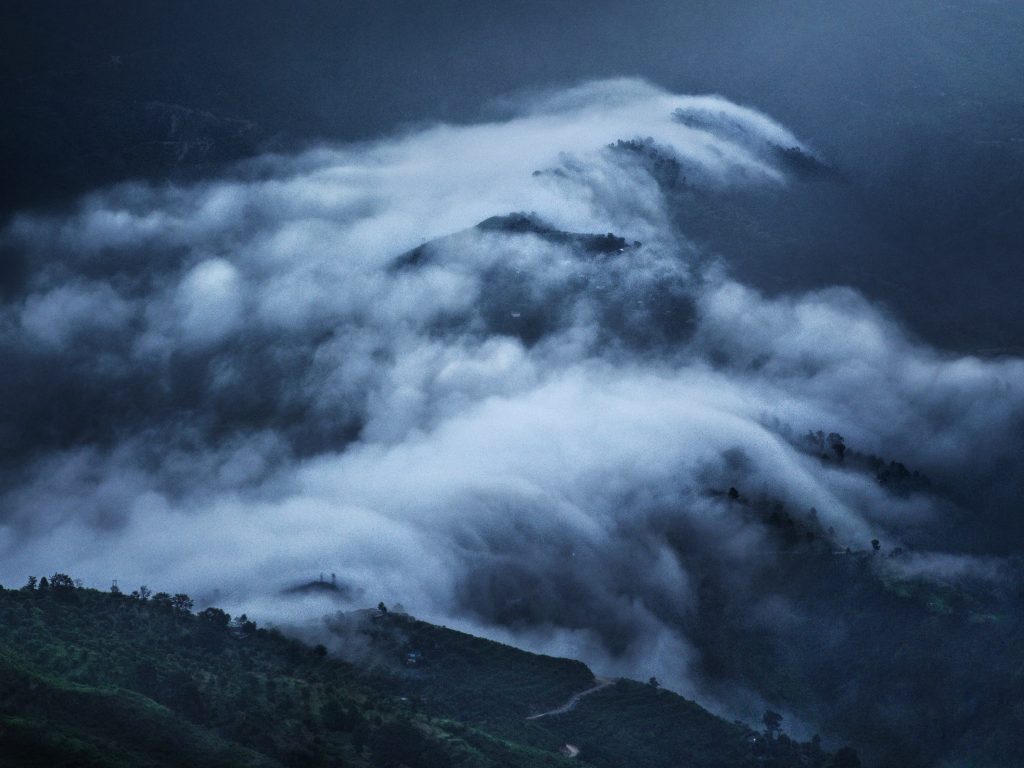 Clouds on mountains - PixaHive