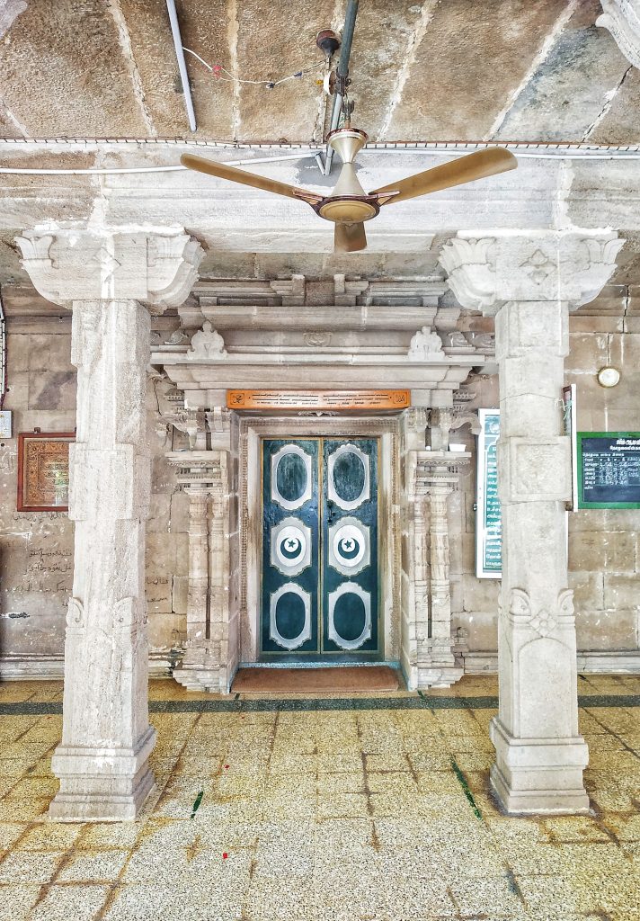 Interior of a dargah - PixaHive