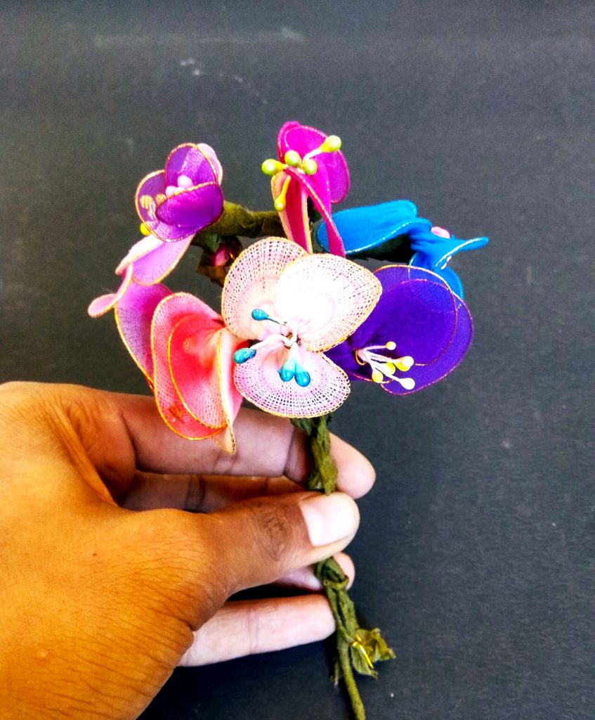 Flowers in hand - PixaHive