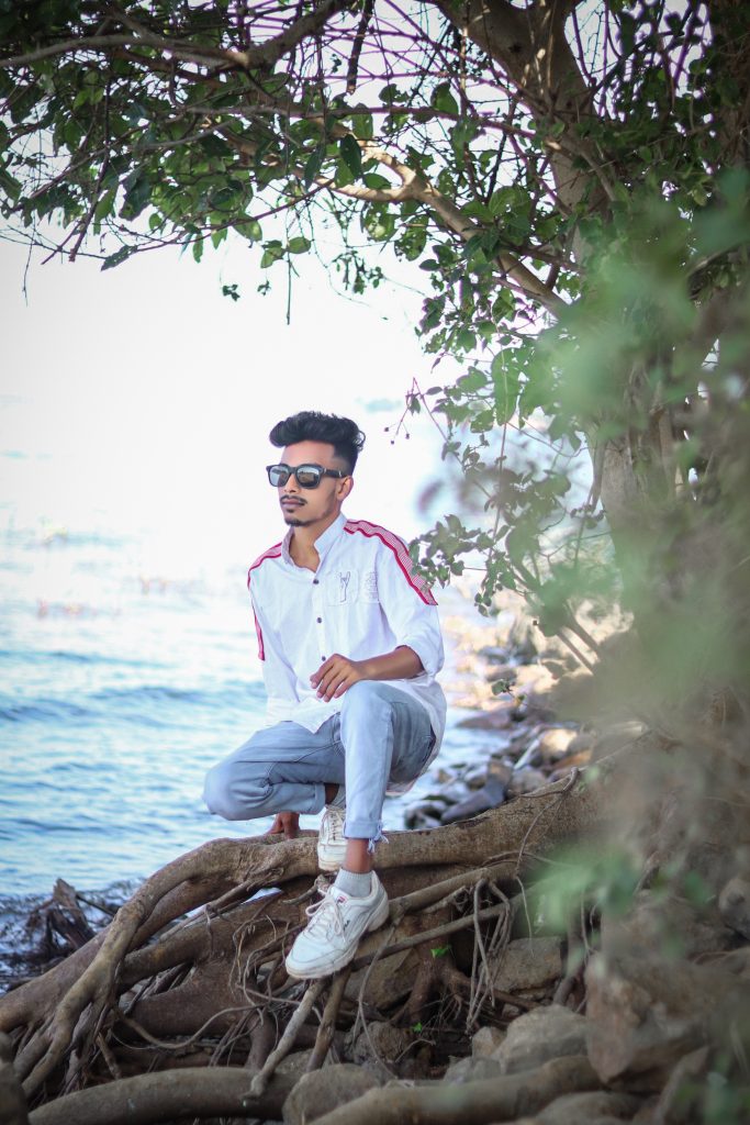 Indian boy beach - PixaHive