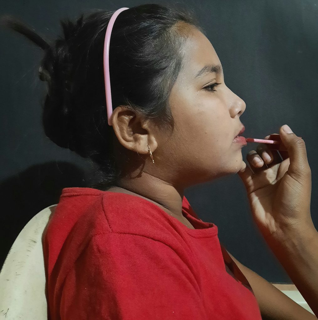 A girl applying lip color - PixaHive