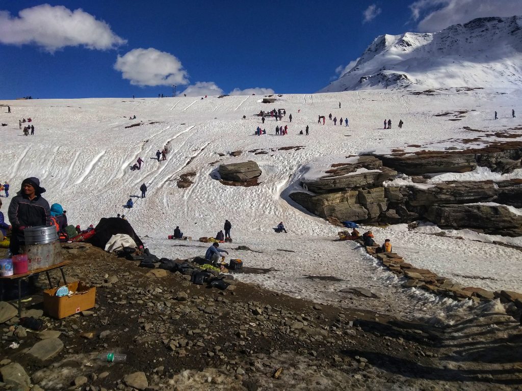 Tourists at Manali - PixaHive