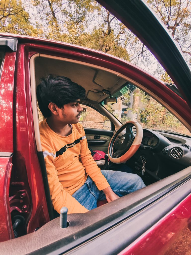A boy in a car - PixaHive