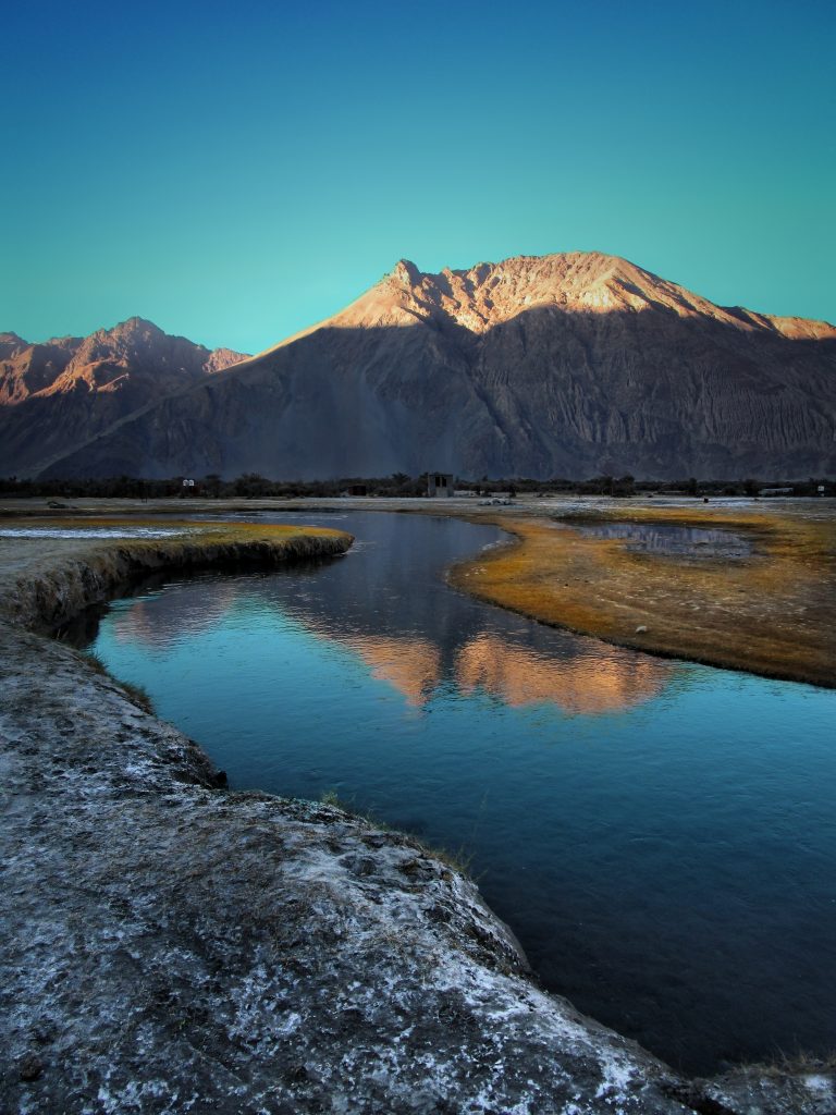 Mountains and a river - PixaHive