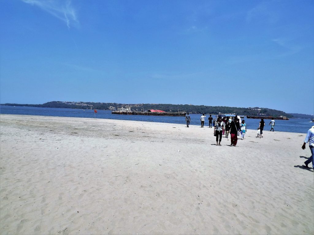 People at Goa beach - PixaHive