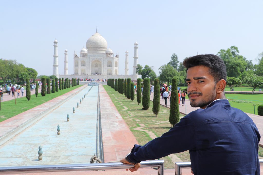 A boy at Taj Mahal - PixaHive