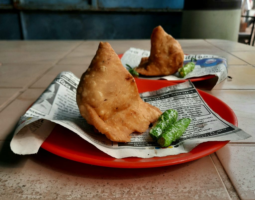Samosa in plate - PixaHive