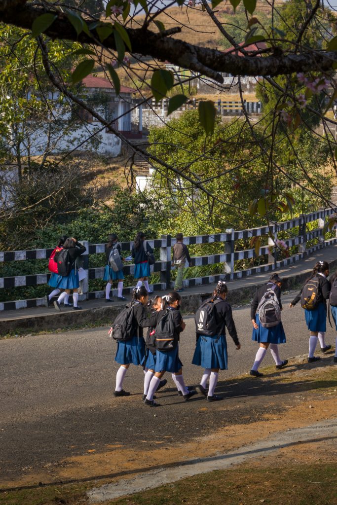 Student walking - PixaHive