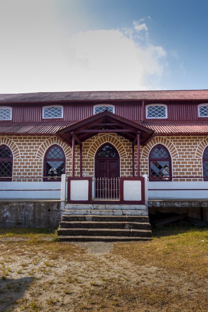 Symmetrical building - PixaHive