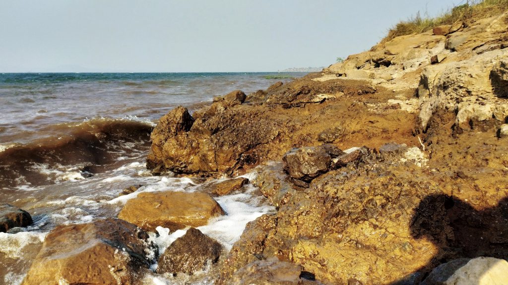 beach with rocks - PixaHive