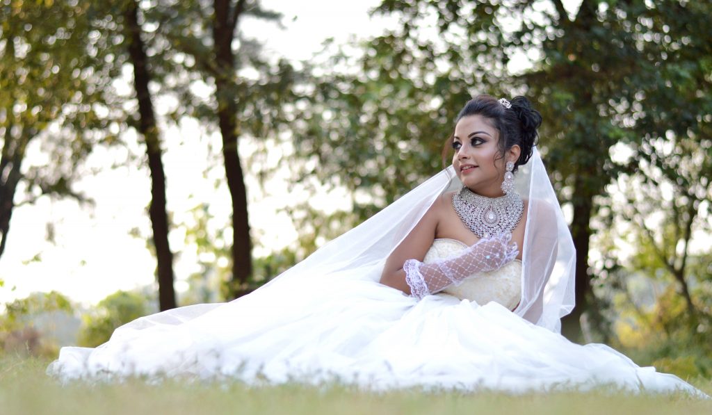 bride posing - PixaHive