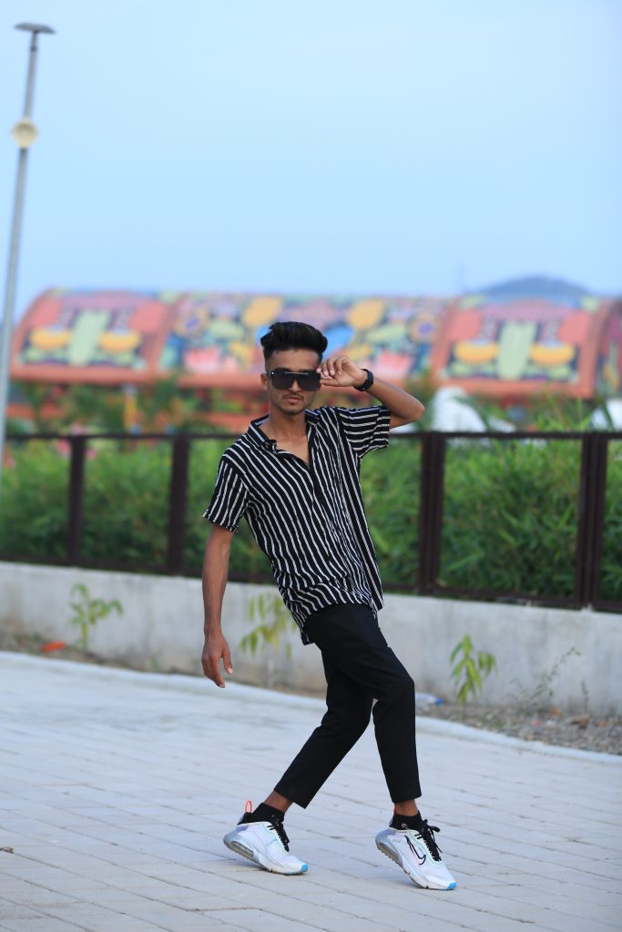 man posing - PixaHive