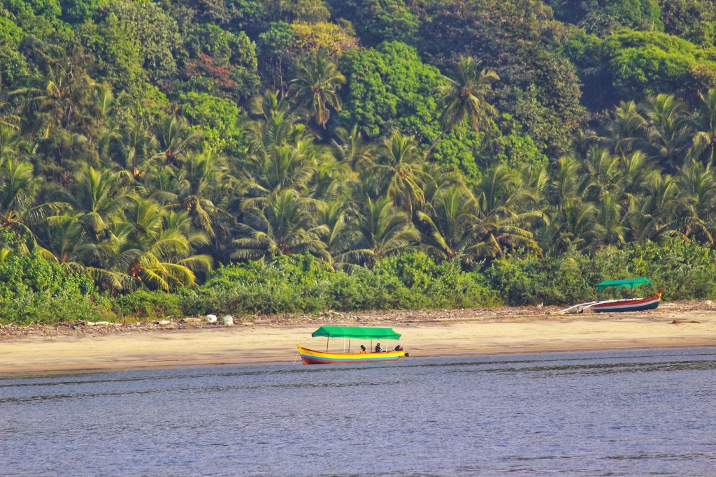 A boat at Devbag beach - PixaHive