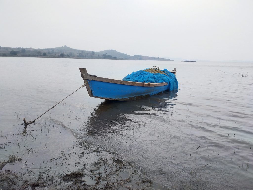 A fishing boat tied to shore - PixaHive