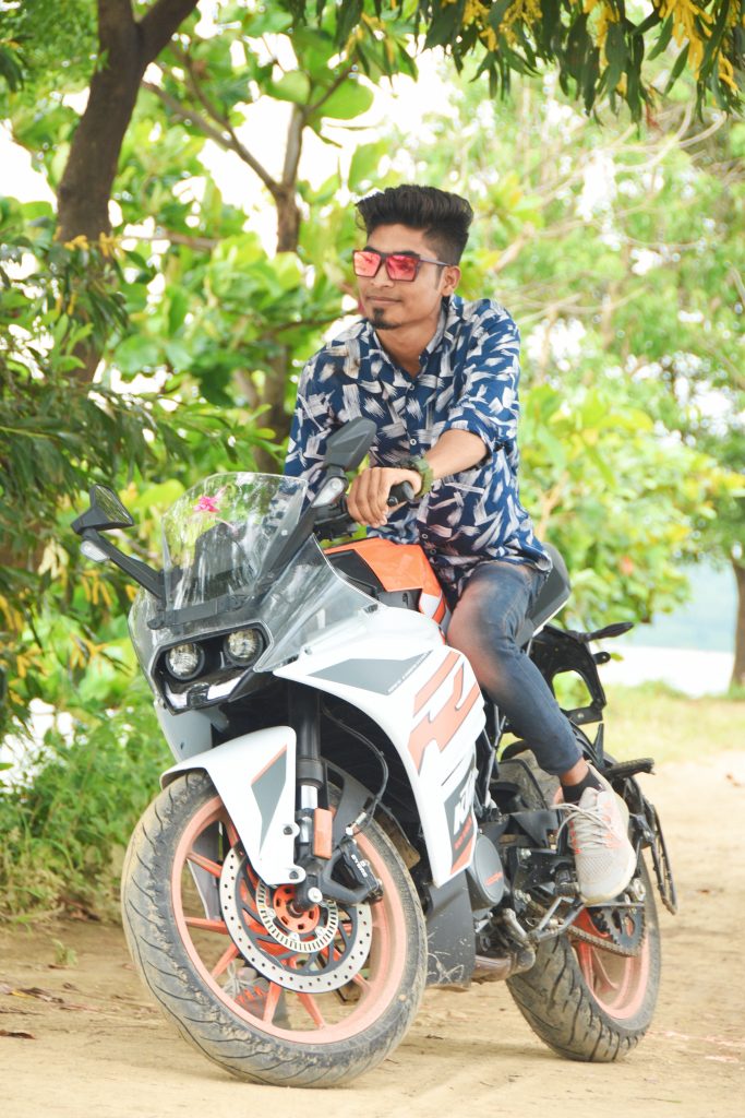 A model photography on bike - PixaHive