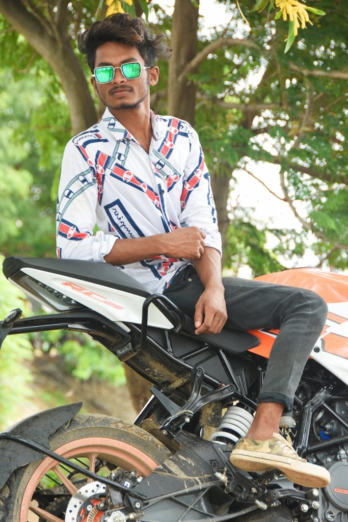 A model pose on bike - PixaHive