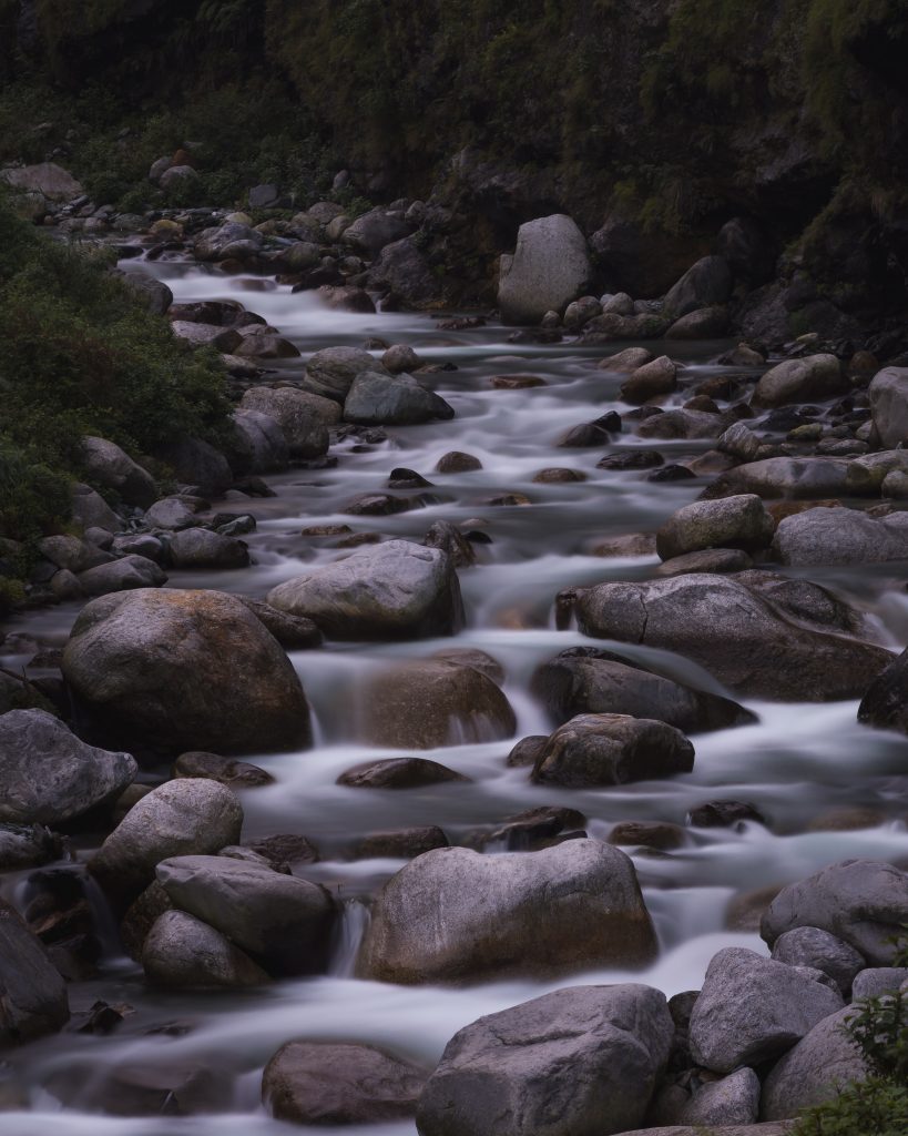 A river flowing through stones - PixaHive