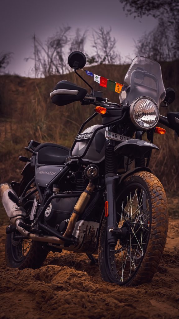 Bike standing in mud - PixaHive