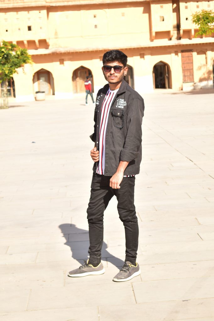 Boy in front of fort - PixaHive