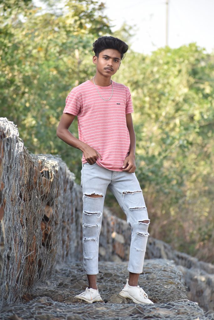 Boy posing - PixaHive