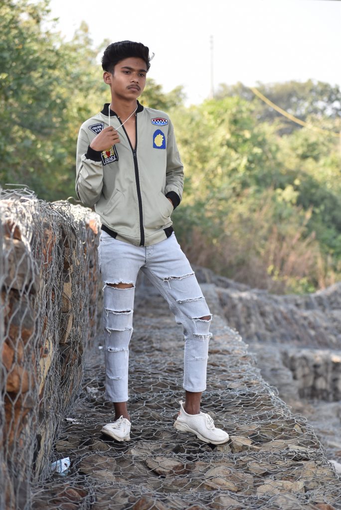 Boy holding locket and posing - PixaHive