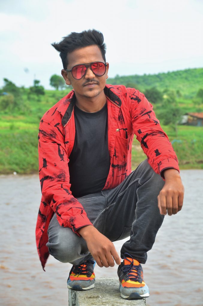 Boy posing - PixaHive