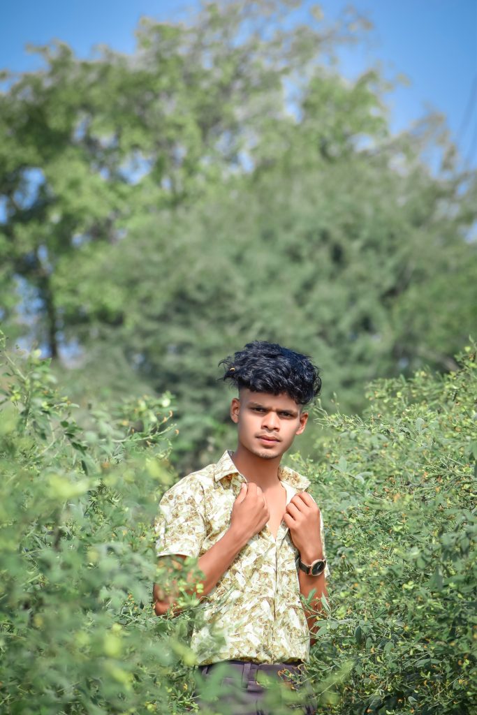 Boy posing in farm - PixaHive