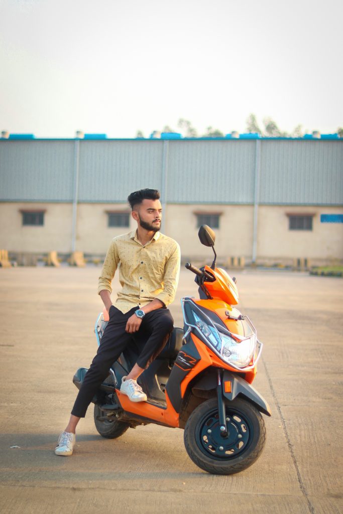 Boy posing on scotty - PixaHive