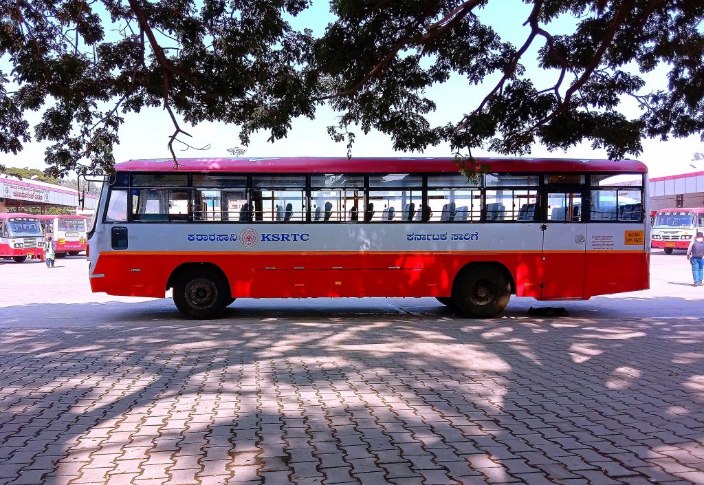 Bus standing in Bus station - PixaHive