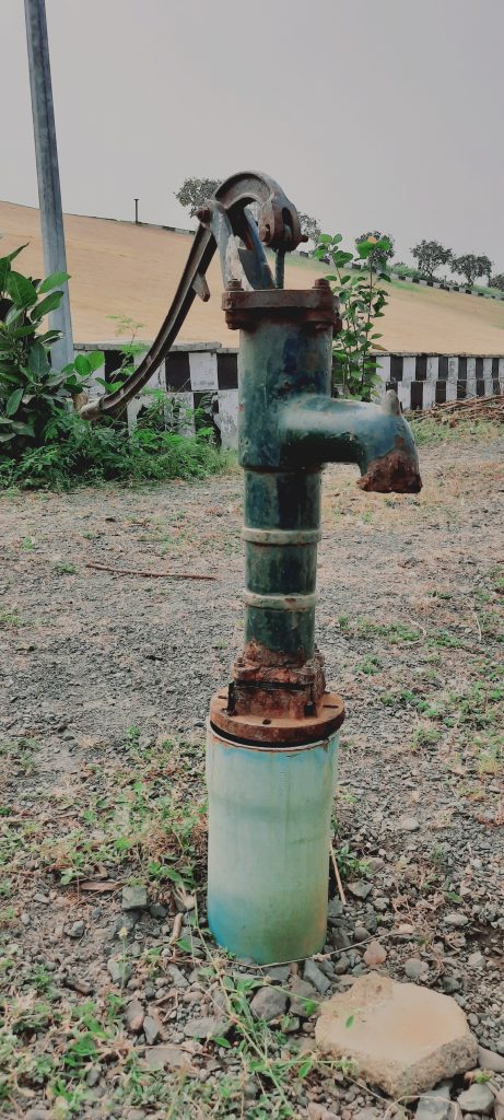 Handpump in the field - PixaHive