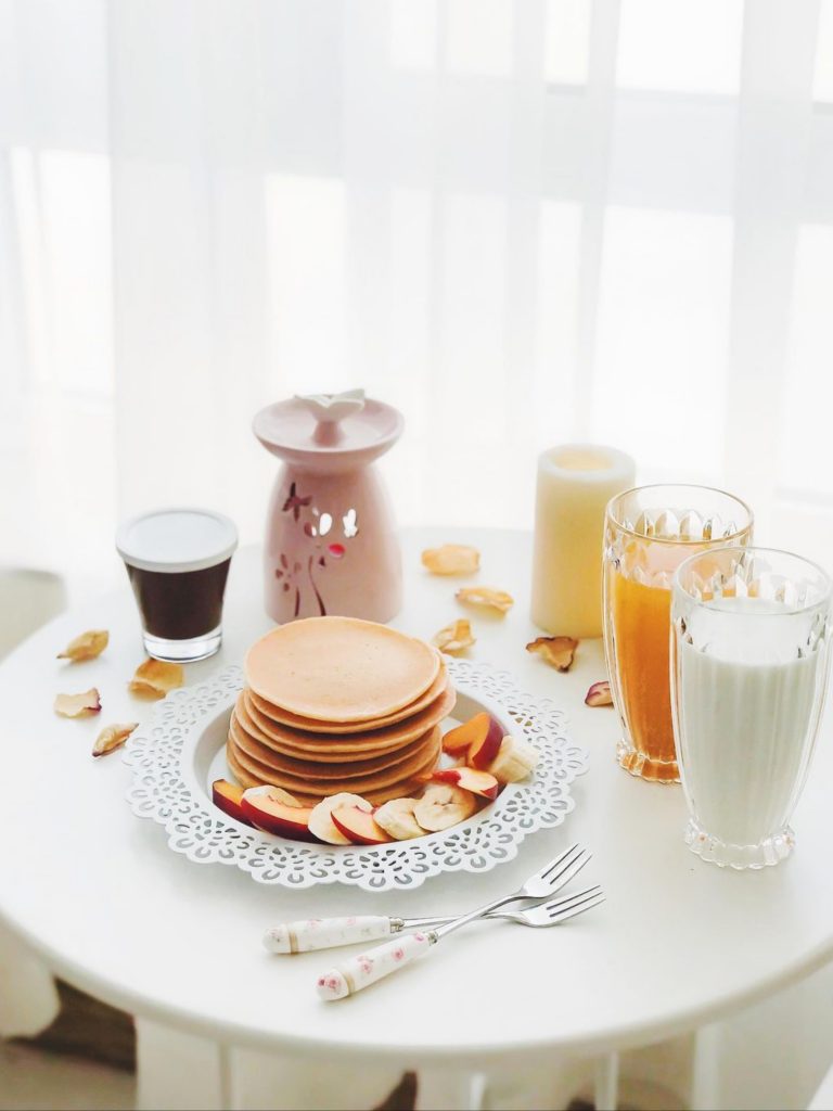 Juice glasses and edible things - PixaHive