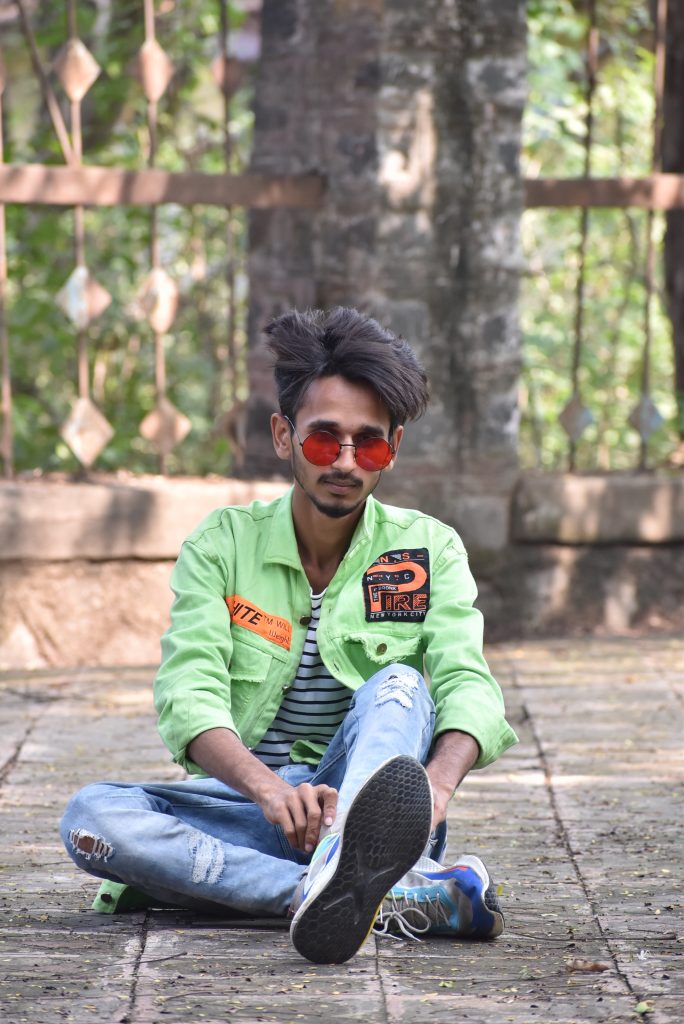 Model in pose - PixaHive