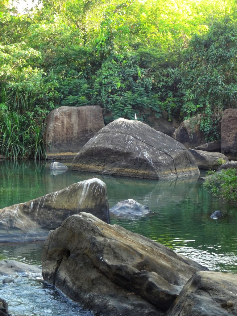 Rocks in river - PixaHive