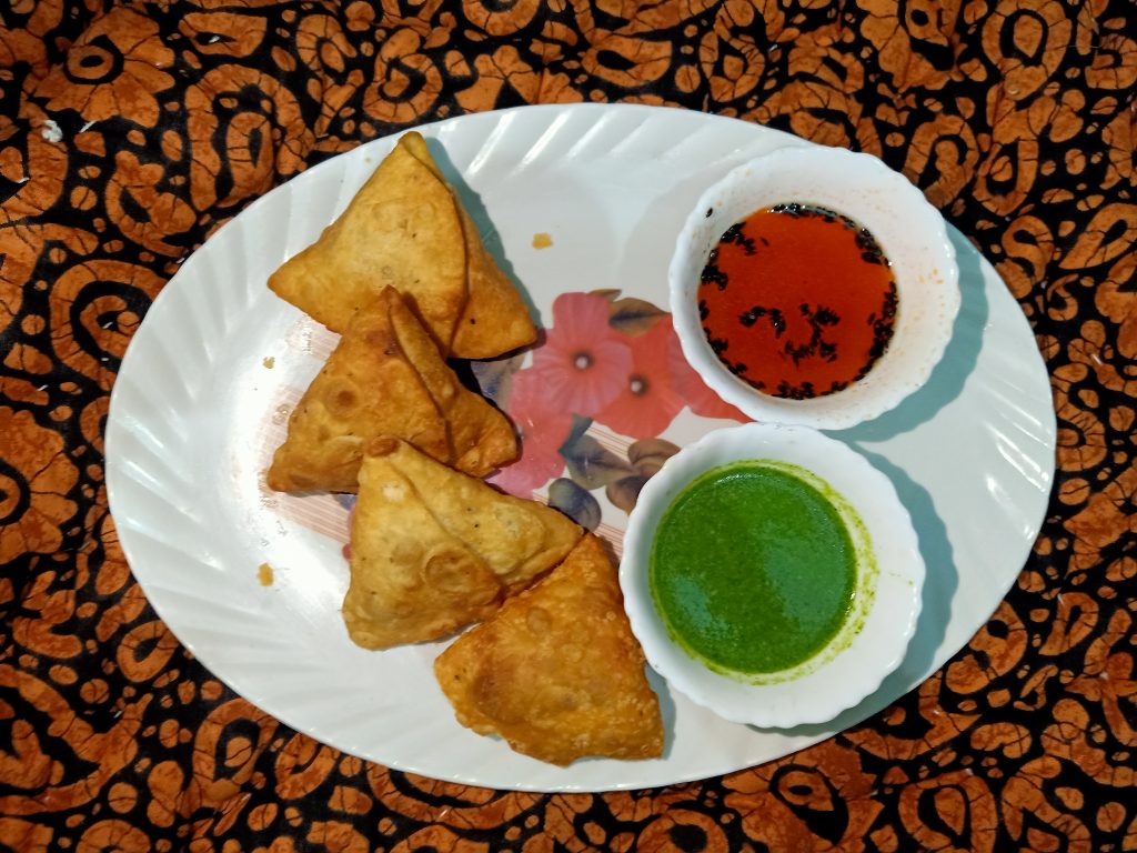Samosas in a plate - PixaHive