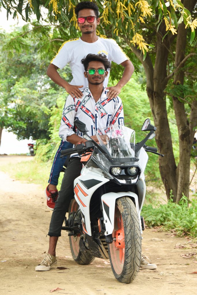 Boys on a bike - PixaHive