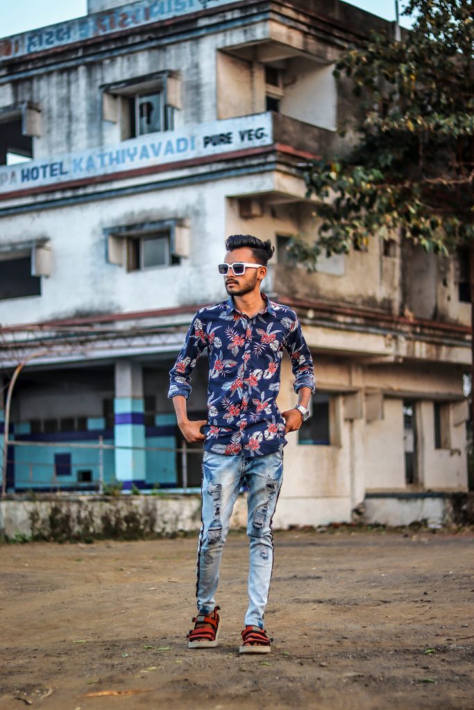 A boy near a building - PixaHive