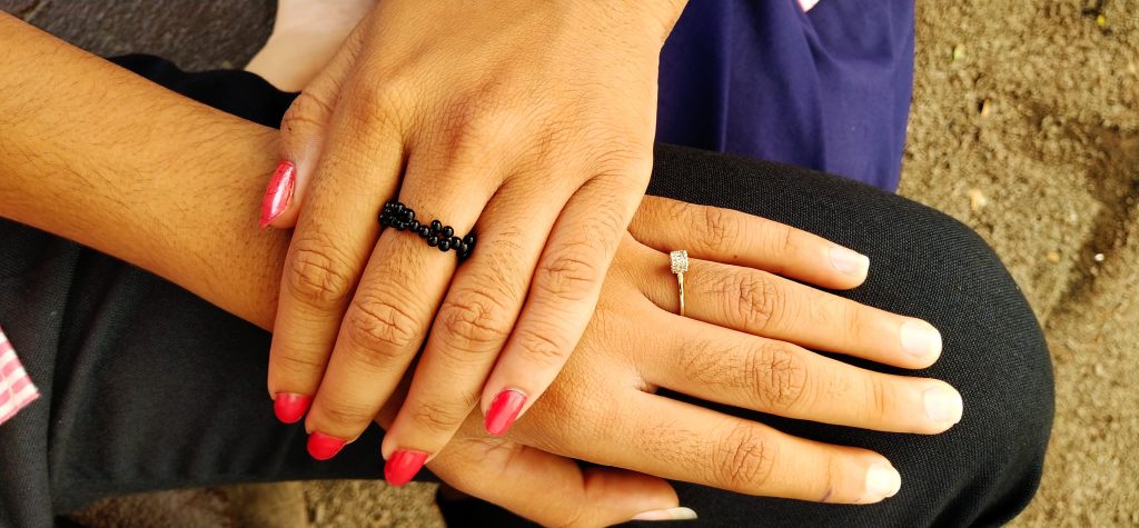 A couple's hand - PixaHive