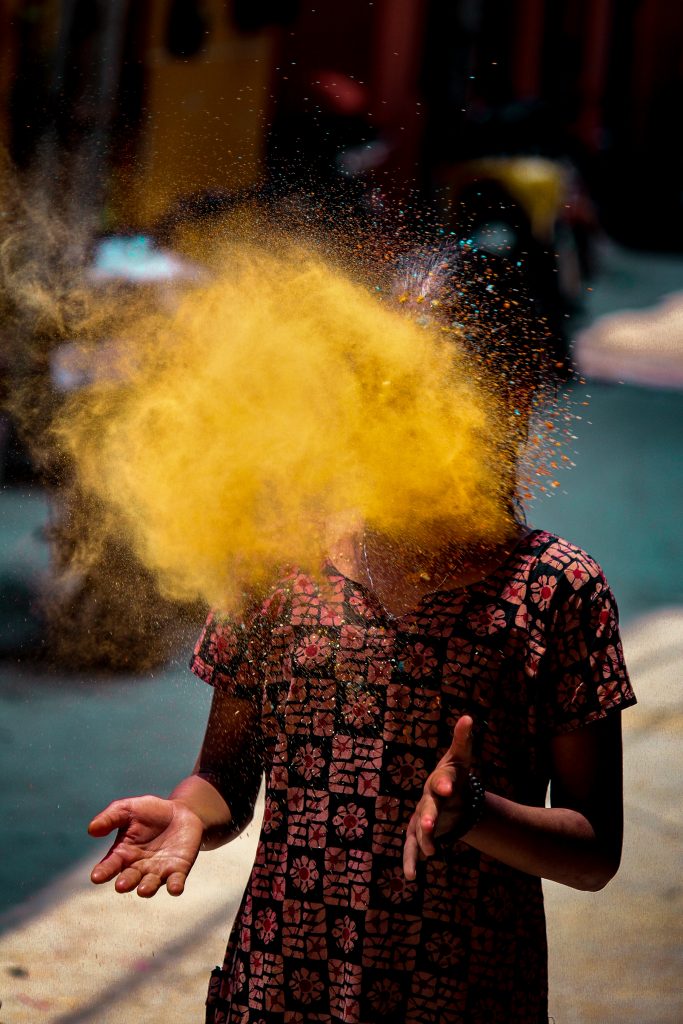 A kid playing with colors - PixaHive